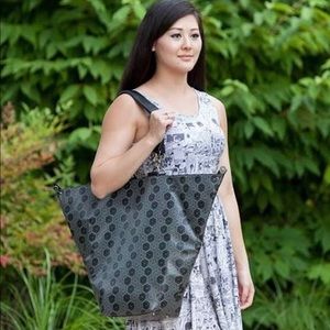 thinkgeek | Bags | Original Handbag Of Holding Dd Think Geek Purse ...